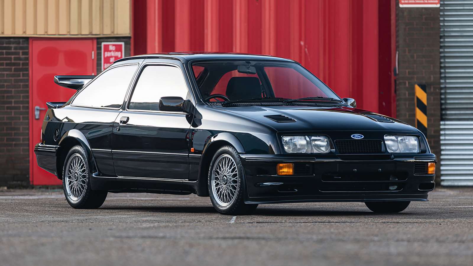 Ford Sierra RS Cosworth: Ο θρύλος με την «φτερούγα» - TheCars.gr