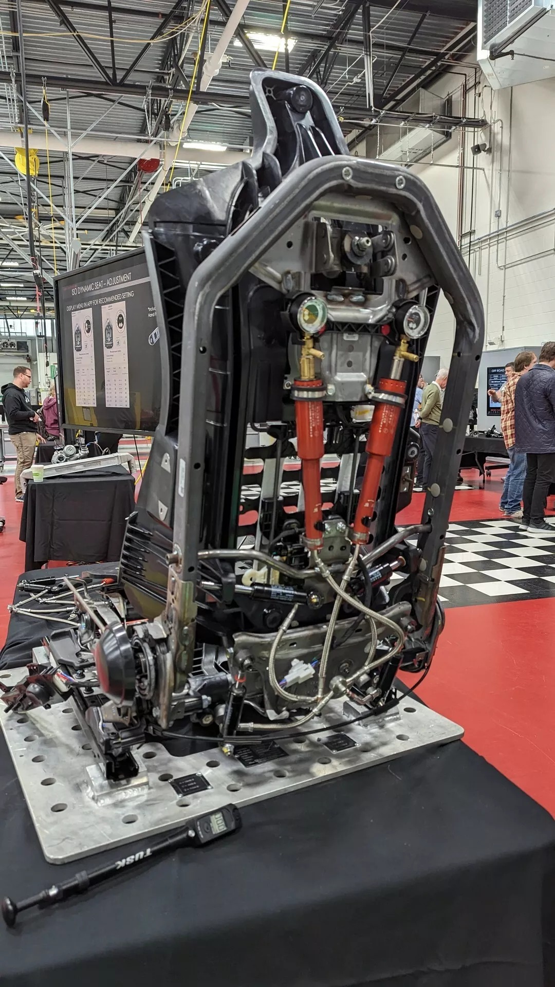 Toyota IsoDynamic Seat : το νέο κάθισμα κάνει τα ταξίδια πιο άνετα και ...