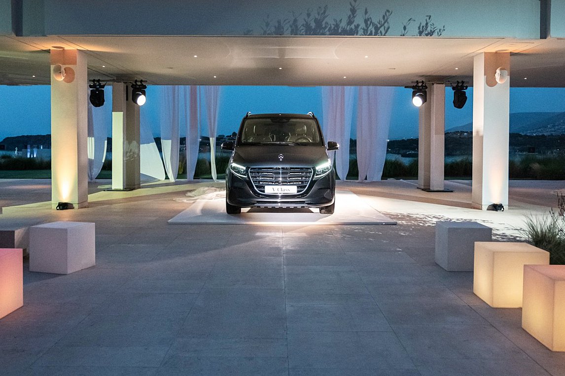 Mercedes-Benz V-Class και EQV: Χαρακτηριστικά και τιμές - TheCars.gr